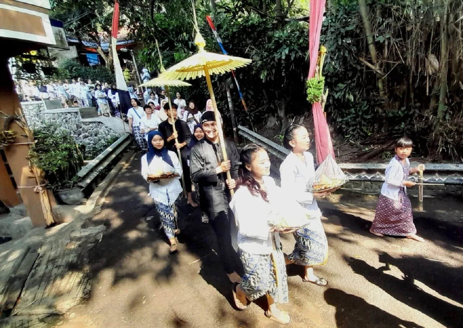 2 Tradisi Khas Kampung Adat Cireundeu Ditetapkan sebagai Warisan Budaya ...